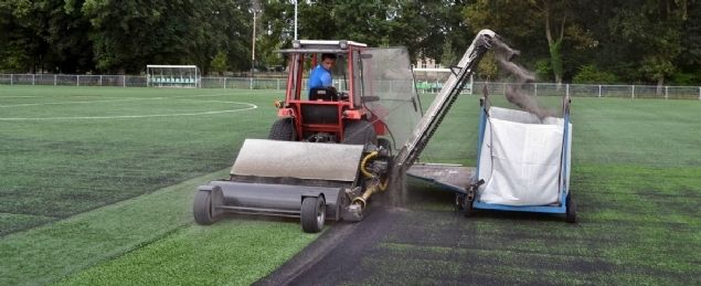 Kunstgras infill renovatie voetbal