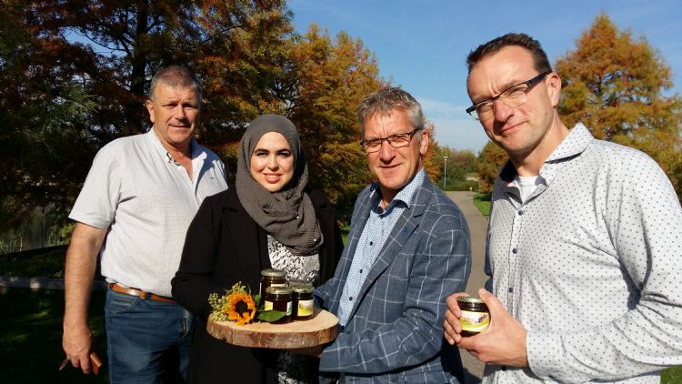 Buurthoning aangeboden aan wethouder