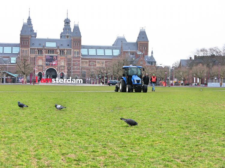 Grasmat en ondergrond Museumplein op de schop