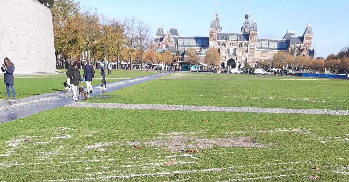 Kennis over sportvelden vormt basis voor nieuwe grasmat Museumplein
