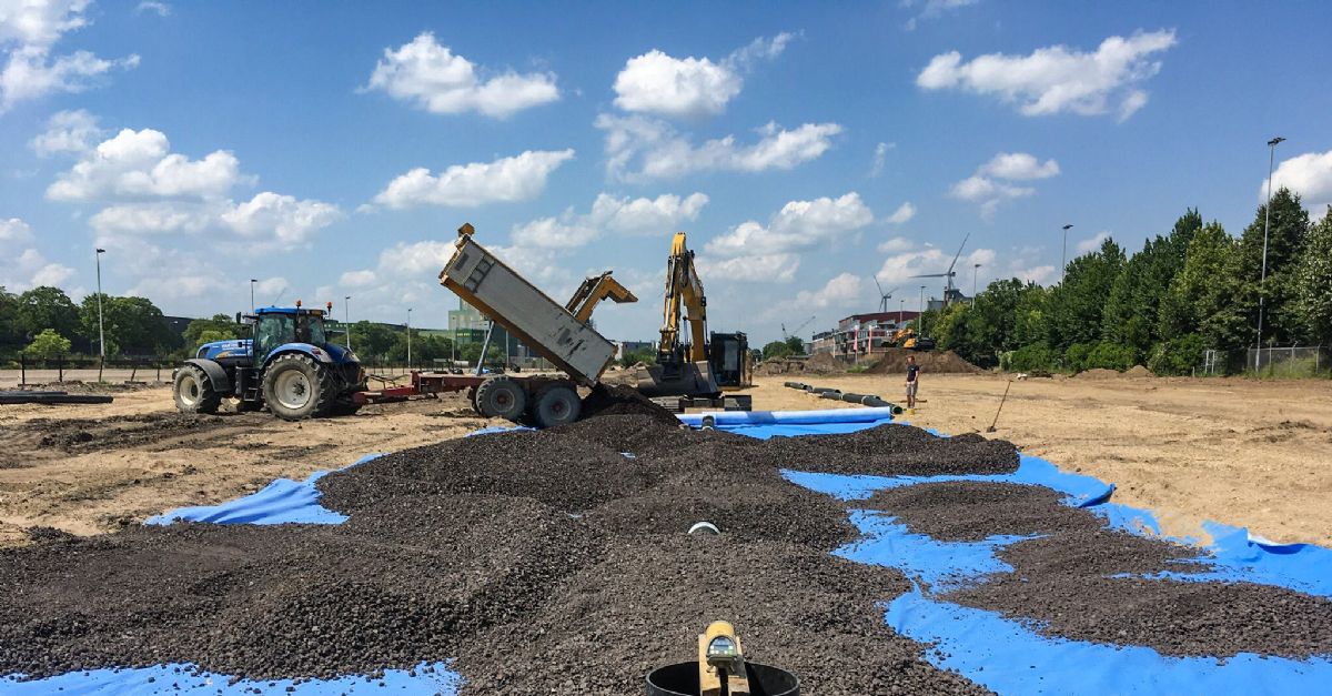 Afstromend water op natuurlijke wijze zuiveren in berm