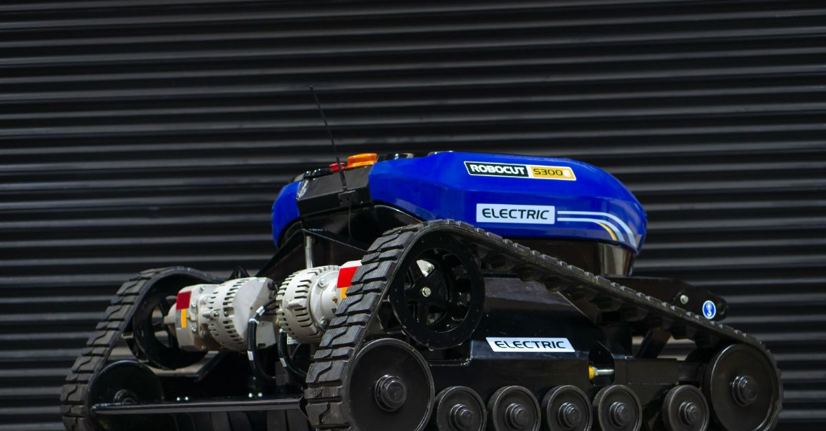 McConnel onthult Robocut S300e: volledig elektrische maaimachine voor ...