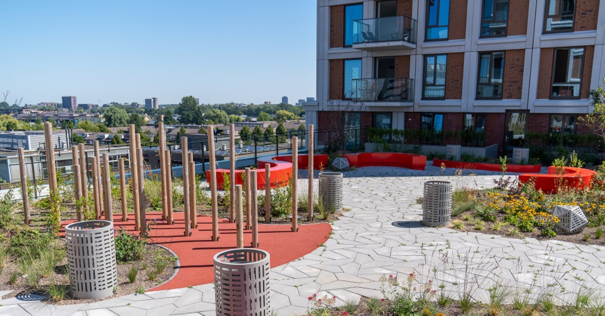 Doordachte inrichting brengt rust en kalmte in daktuin Het Dok