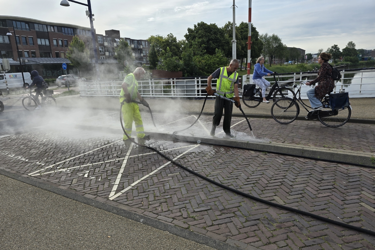 Doetinchem bestrijdt onkruid met innovatieve, milieuvriendelijke ...