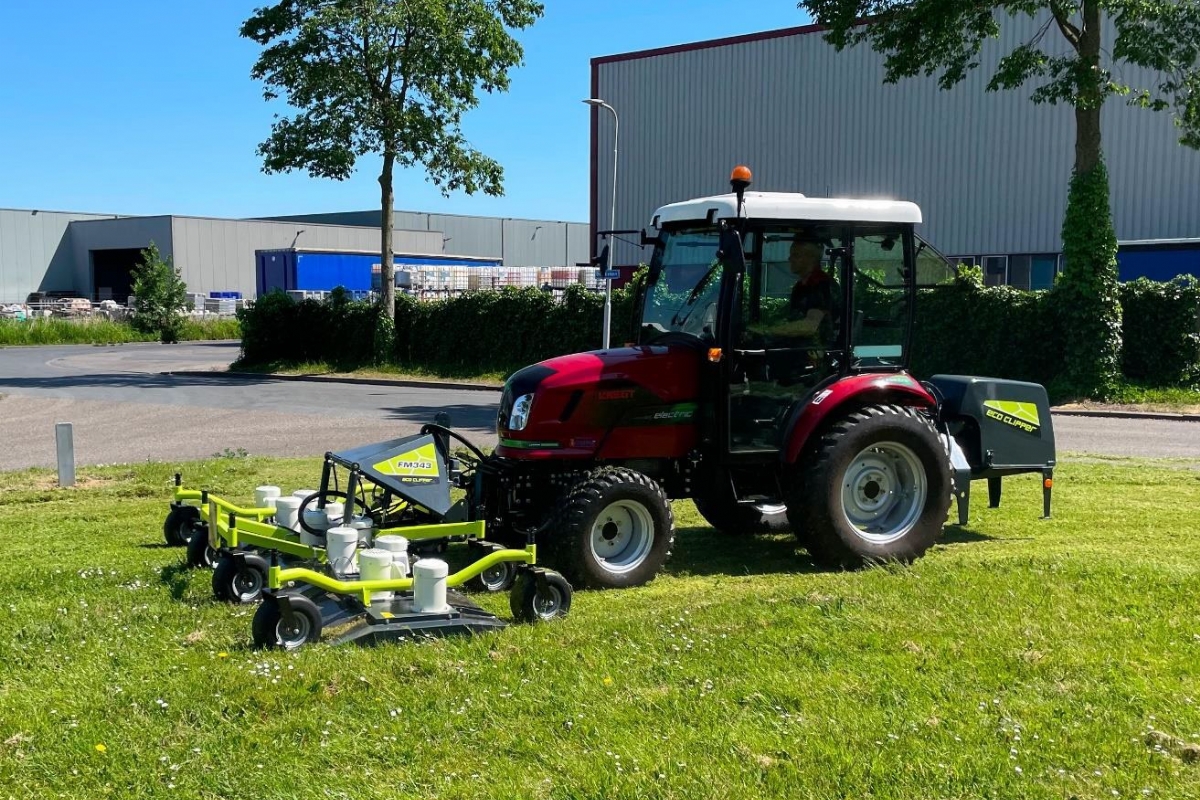 Unieke combinatie op GTH: 100% elektrisch maaien met Ecoclipper, Knegt en Spin Turf Machinery.